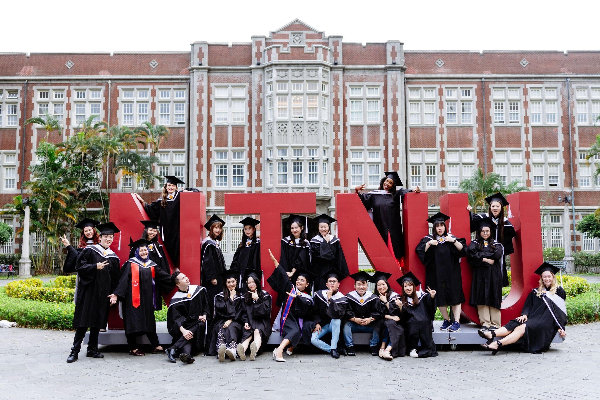 [Honors] IHRD 2021 commencement